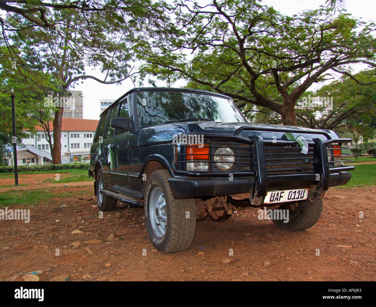 Classic Range Rover decorated as part of a wedding entourage Stock ...