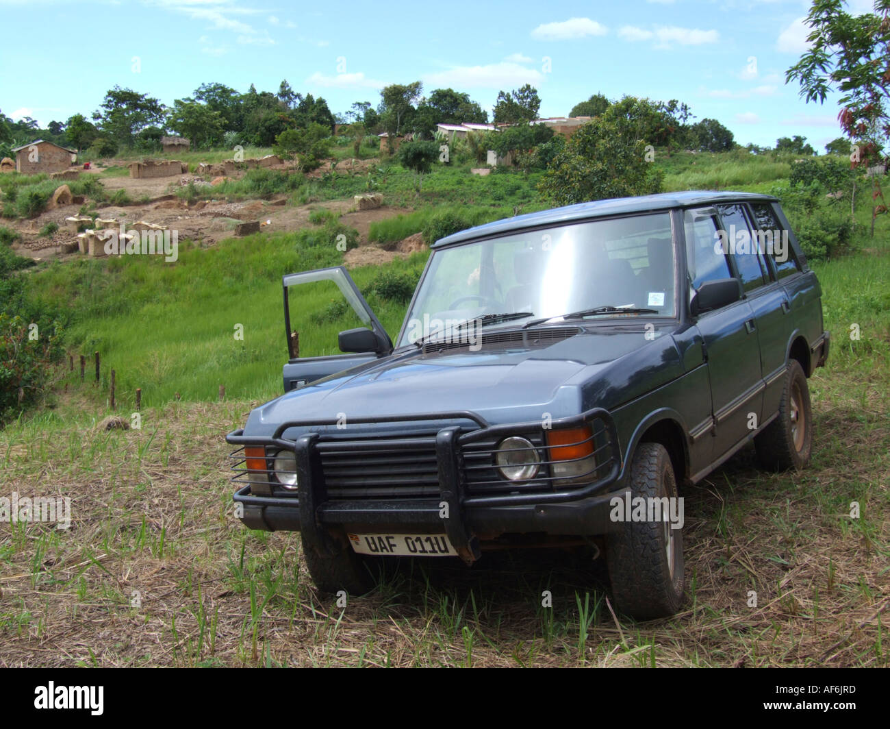 Classic Range Rover off road Stock Photo - Alamy