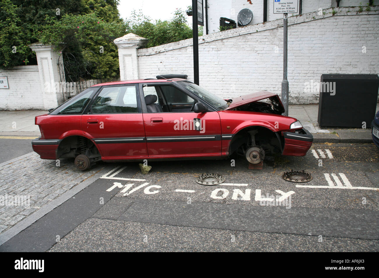 Crashed car hi-res stock photography and images - Alamy