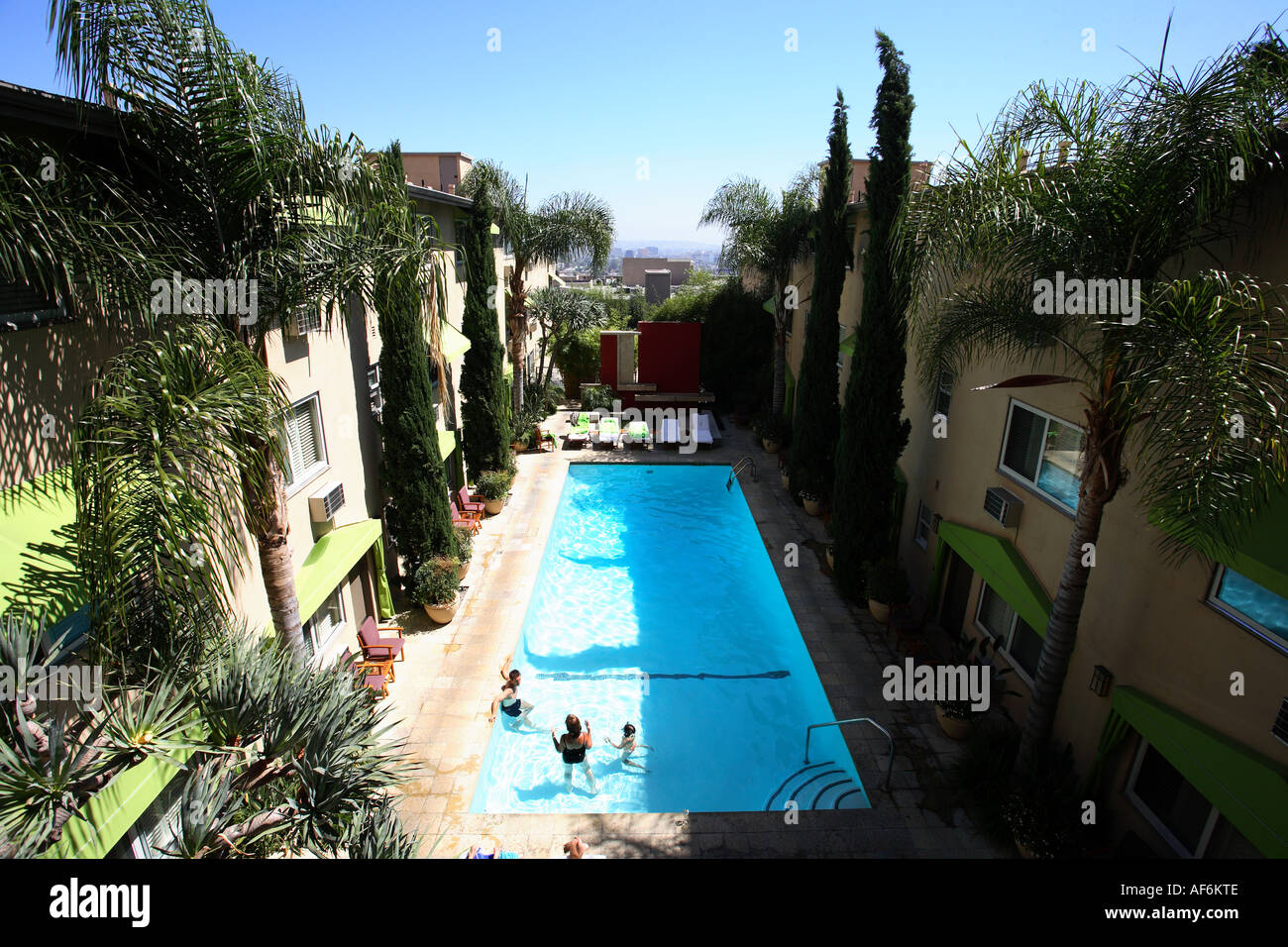 Hollywood swimming pool hi-res stock photography and images - Alamy