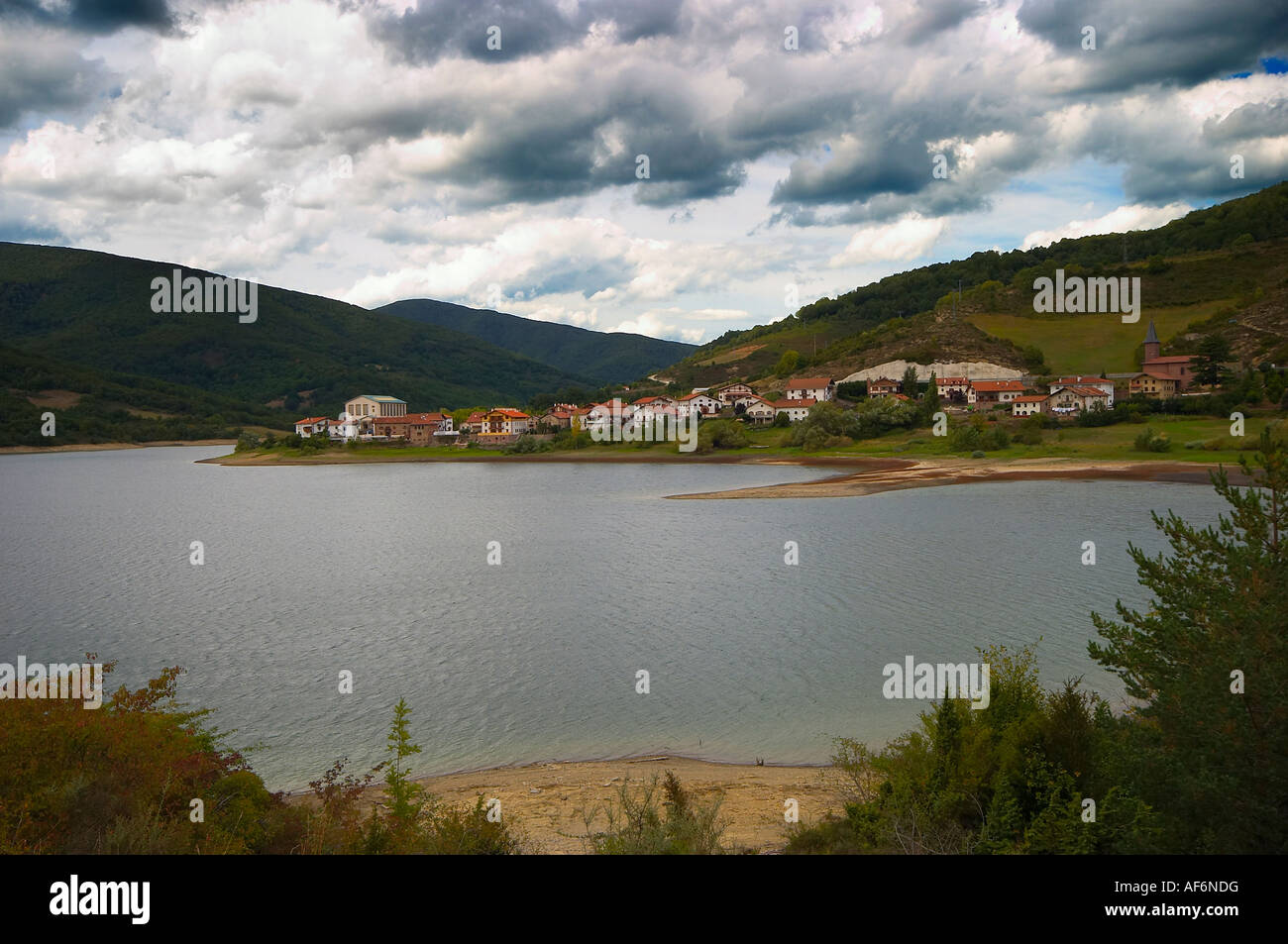 Vista del embalse hi-res stock photography and images - Alamy