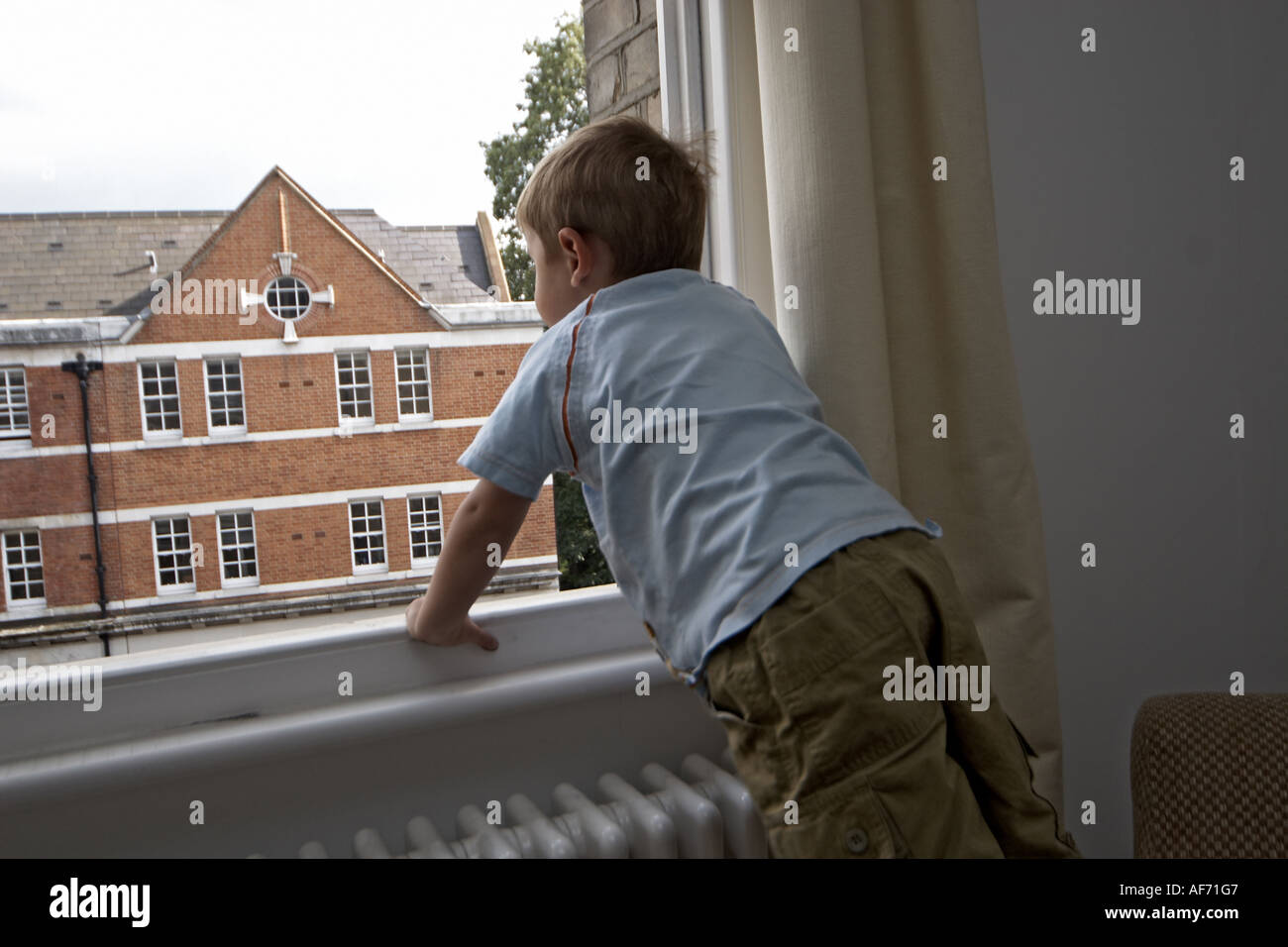 Kids falling out hi-res stock photography and images - Alamy