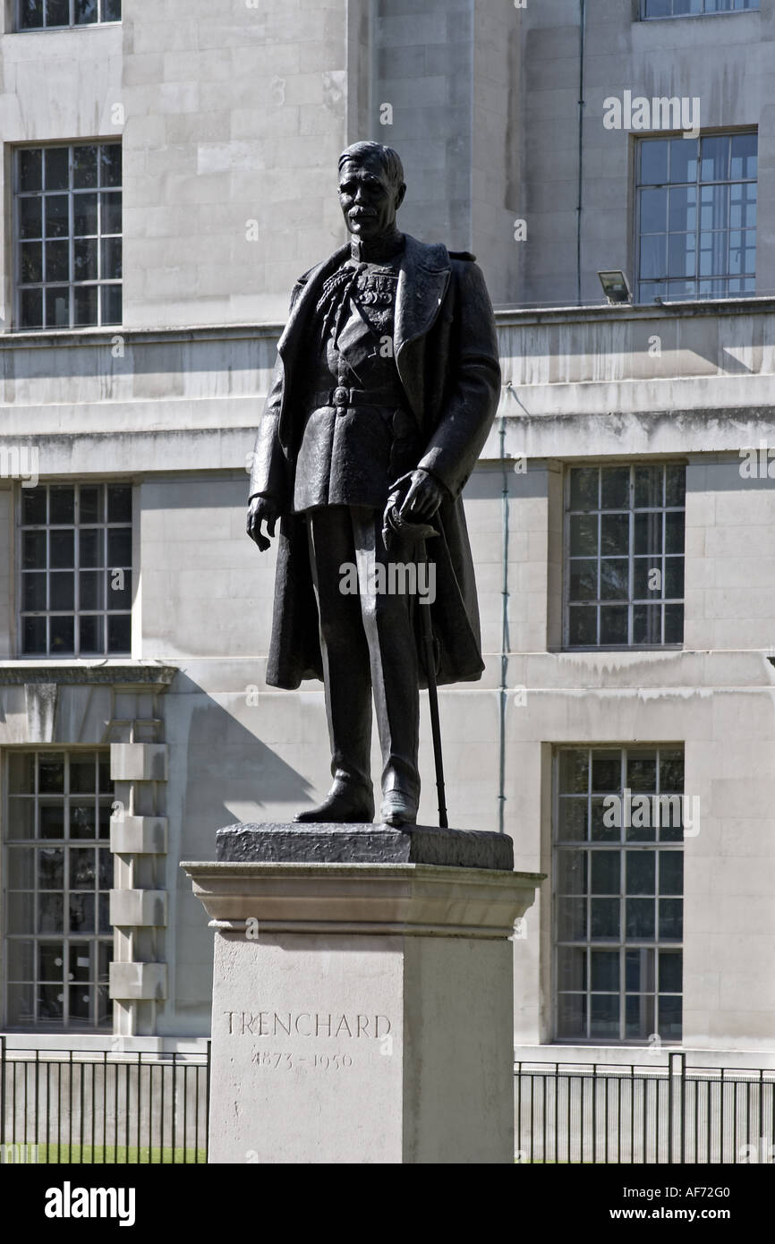 Britannia statue statues london hi-res stock photography and images - Alamy