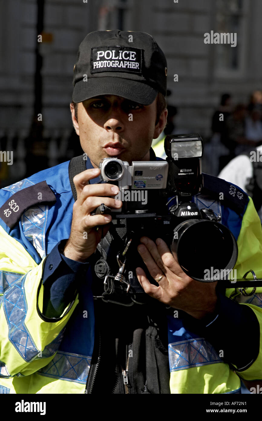 Police camera britain uniform hi-res stock photography and images - Alamy