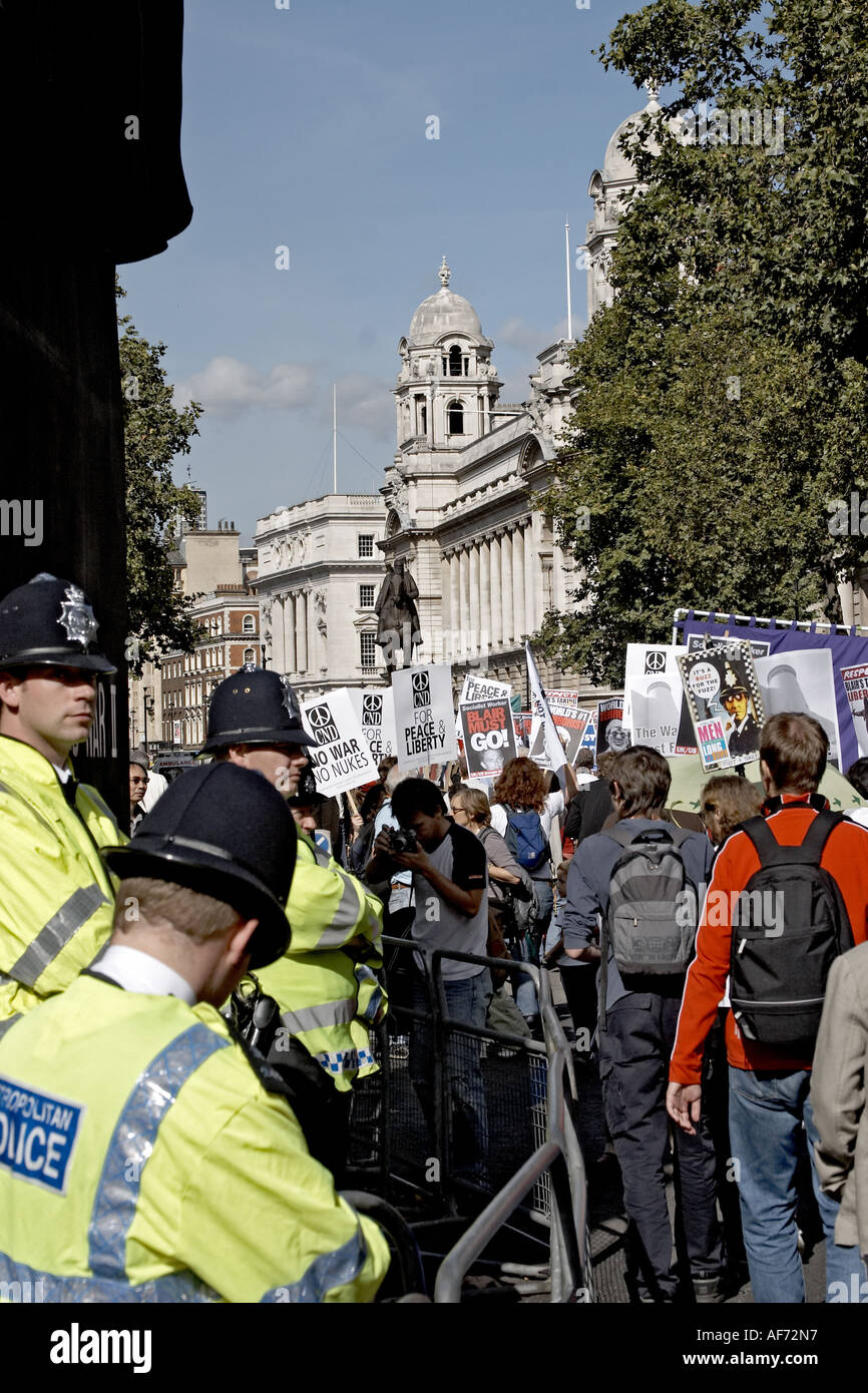 Police officers and People with posters signs and banners on anti Iraq ...
