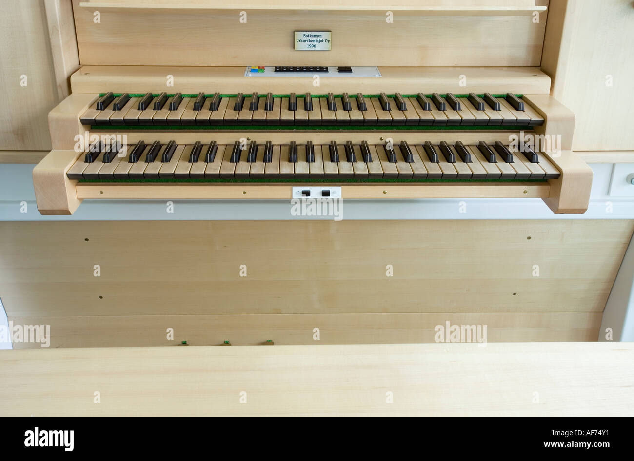 Organ keyboard hi-res stock photography and images - Alamy