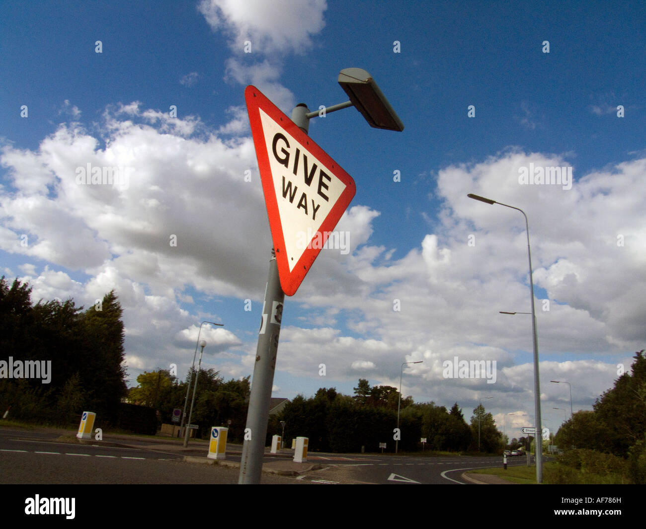 Give way sign hi-res stock photography and images - Alamy
