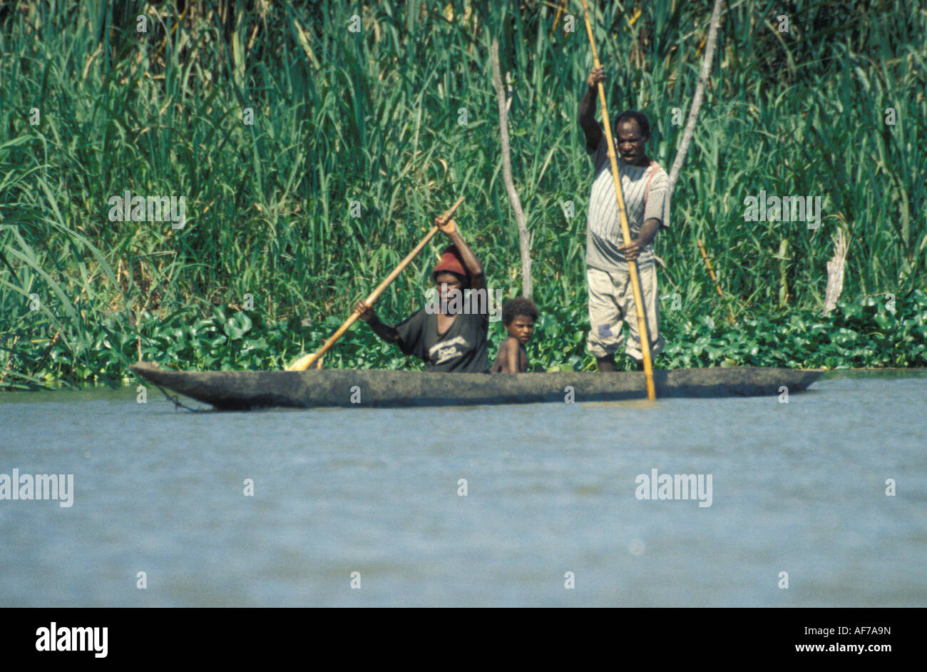 Papua new guinea sepik river canoe hi-res stock photography and images ...