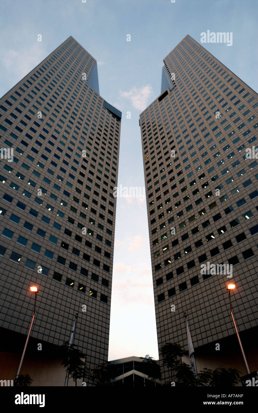 Buildings of suntec towers hi-res stock photography and images - Alamy