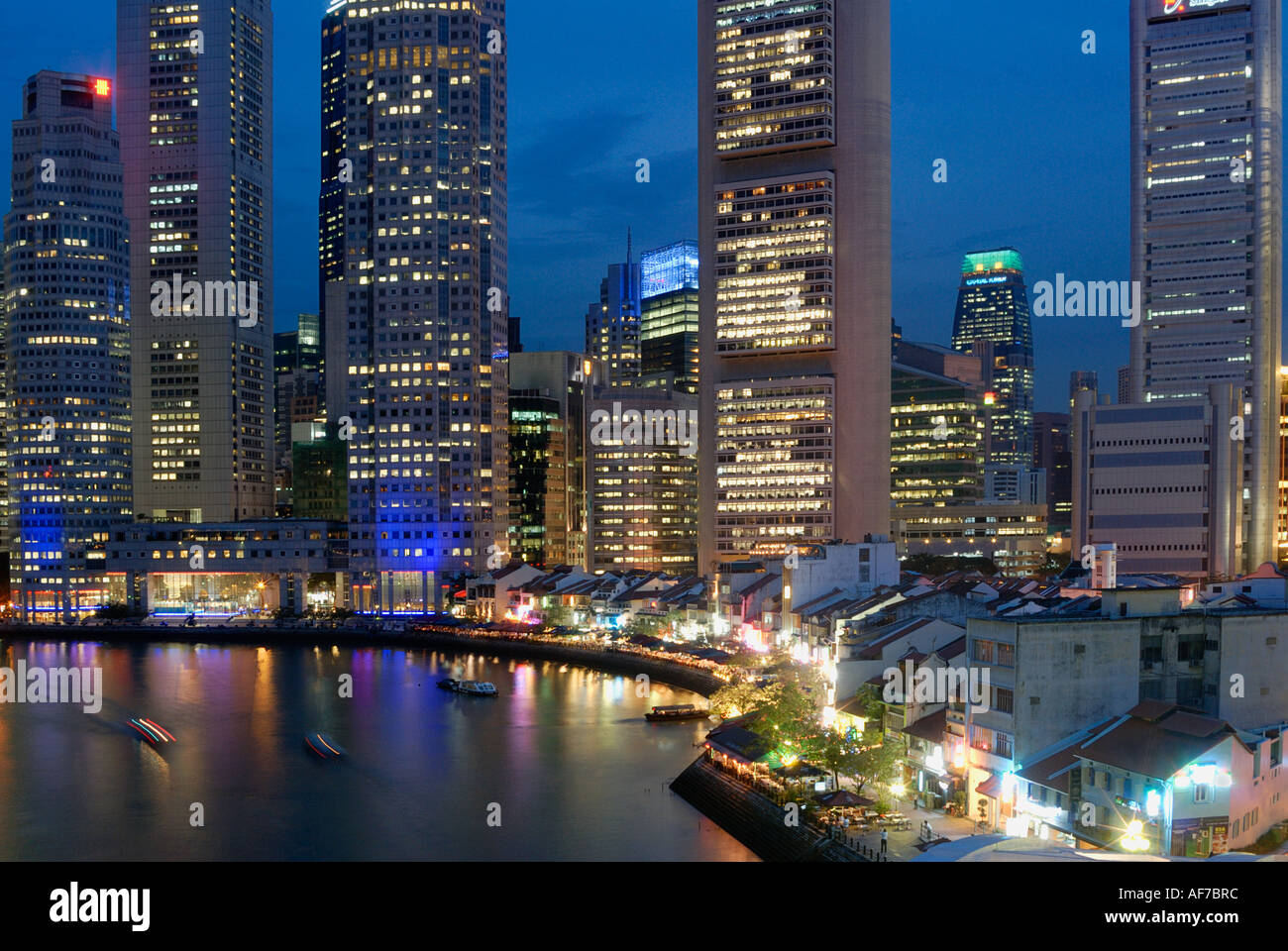 The Singapore River flows past Boat Quay and the CBD Stock Photo - Alamy