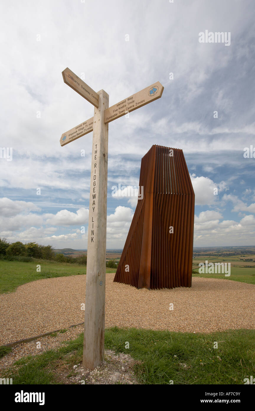 Windcatcher and Ridgeway signpost at Dunstable Downs Stock Photo - Alamy