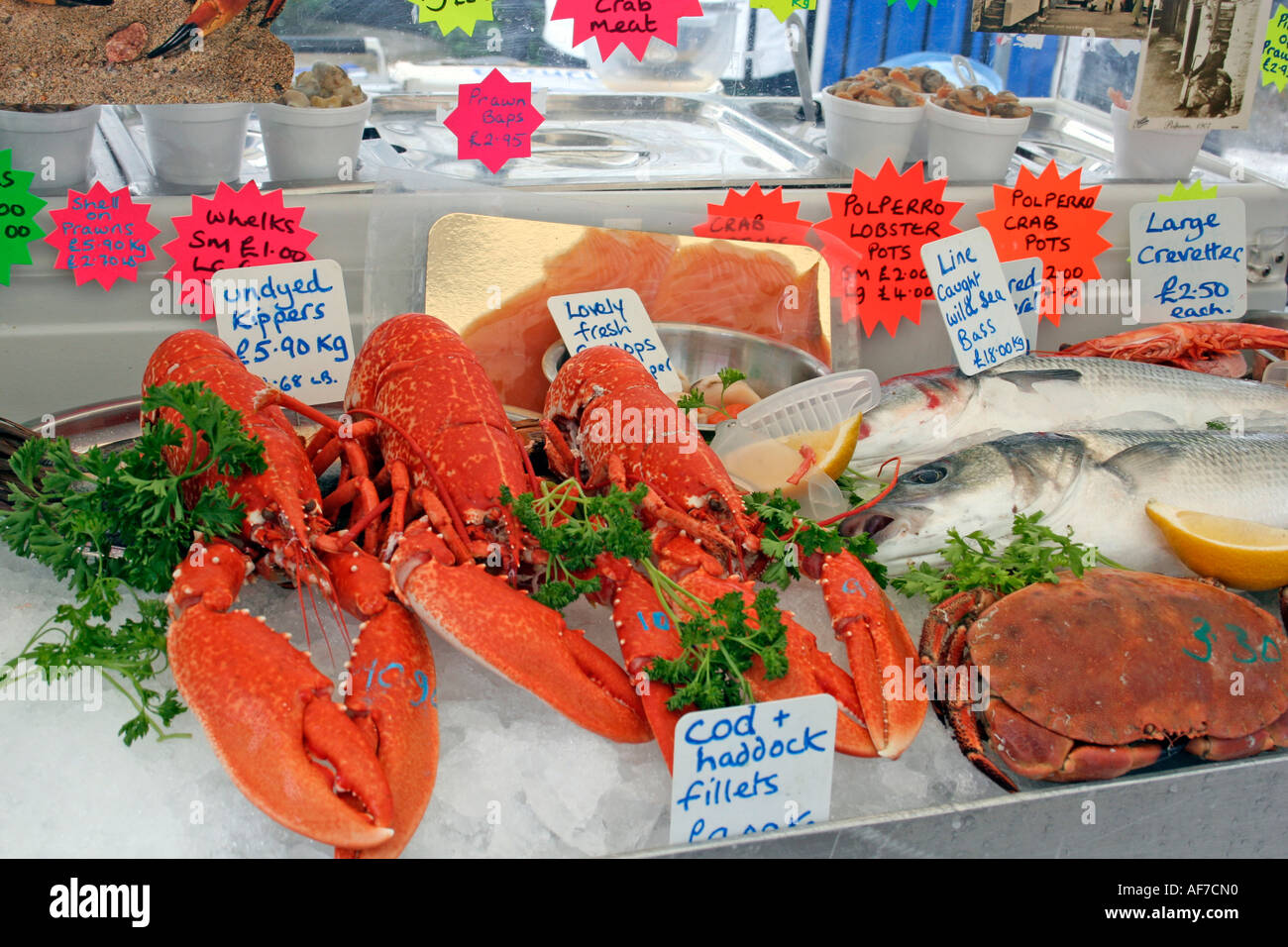 Looe fish market hi-res stock photography and images - Alamy
