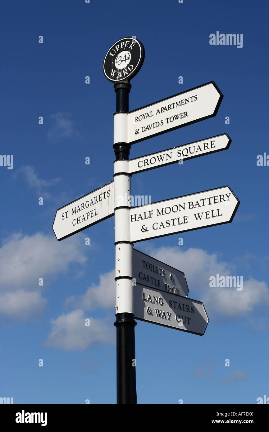 edinburgh castle signpost scotland uk gb Stock Photo - Alamy