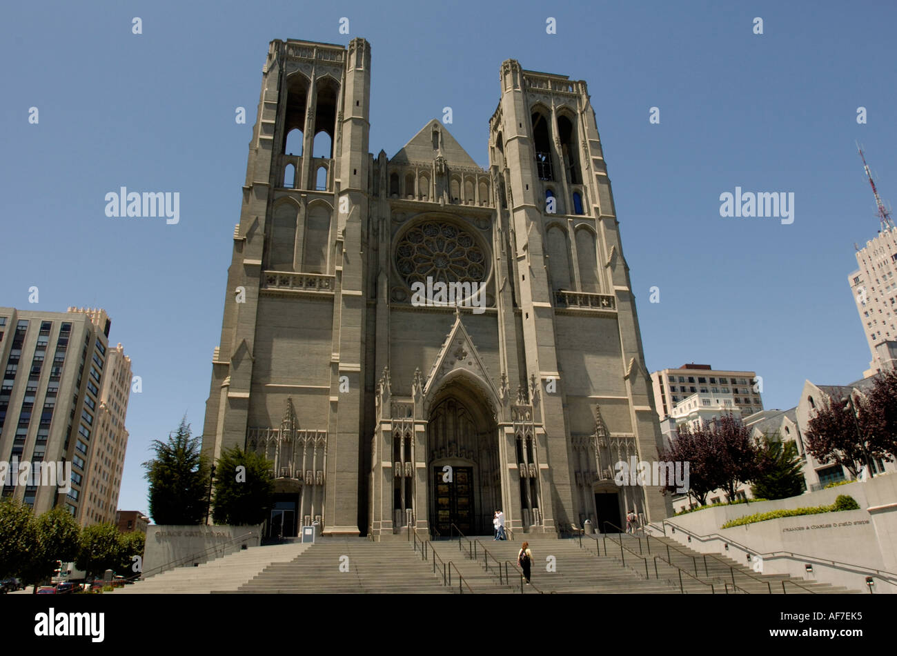 Grace cathedral san francisco outside hi-res stock photography and ...