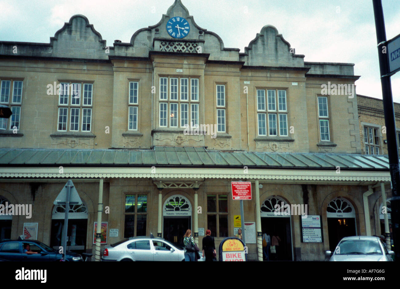 Bath railway station exterior hi-res stock photography and images - Alamy