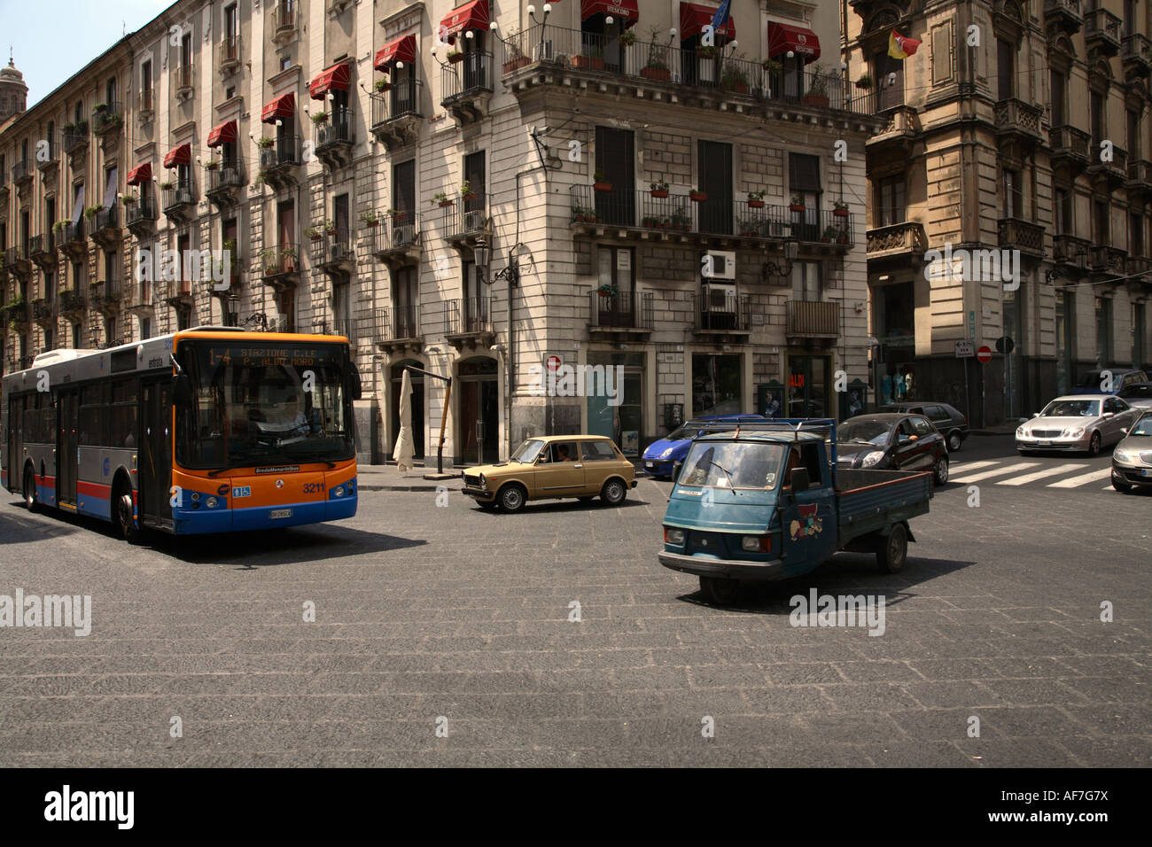 Bus Traffic Via Etnea Catania Sicily Italy Stock Photo - Alamy