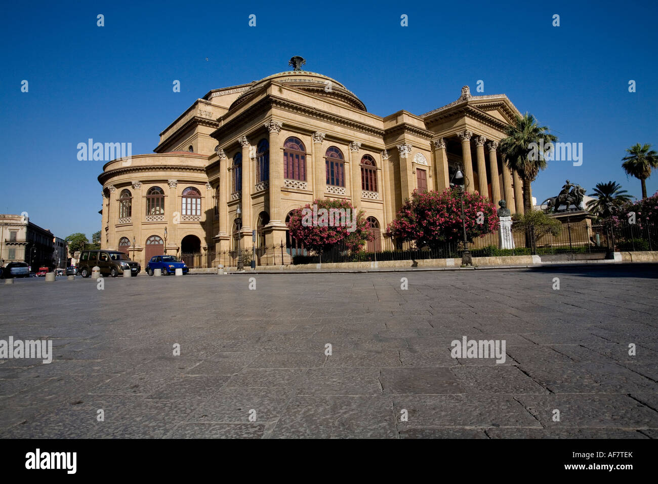 Massimo theatre Palermo Sicily Stock Photo - Alamy