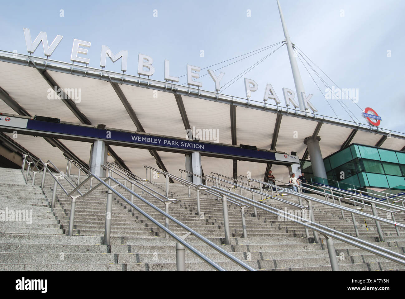 Wembley stadium north london hi-res stock photography and images - Alamy