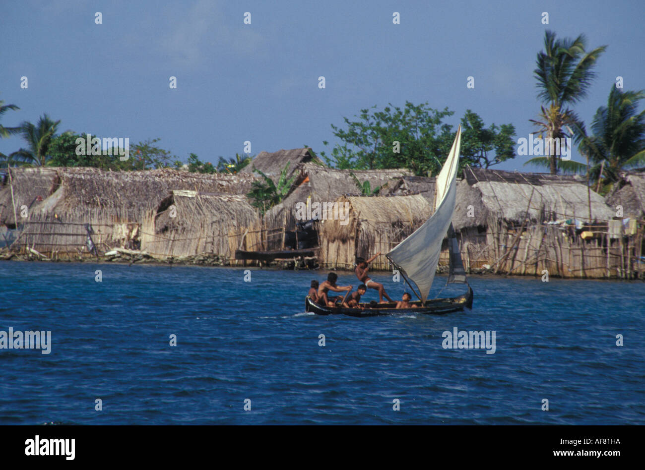 Cuna indians hi-res stock photography and images - Alamy