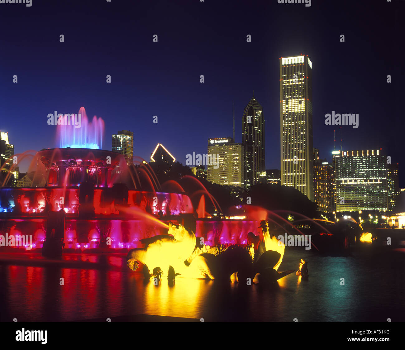 BUCKINGHAM FOUNTAIN (©EDWARD BENNETT / MARCEL LOYAU 1927) GRANT PARK ...
