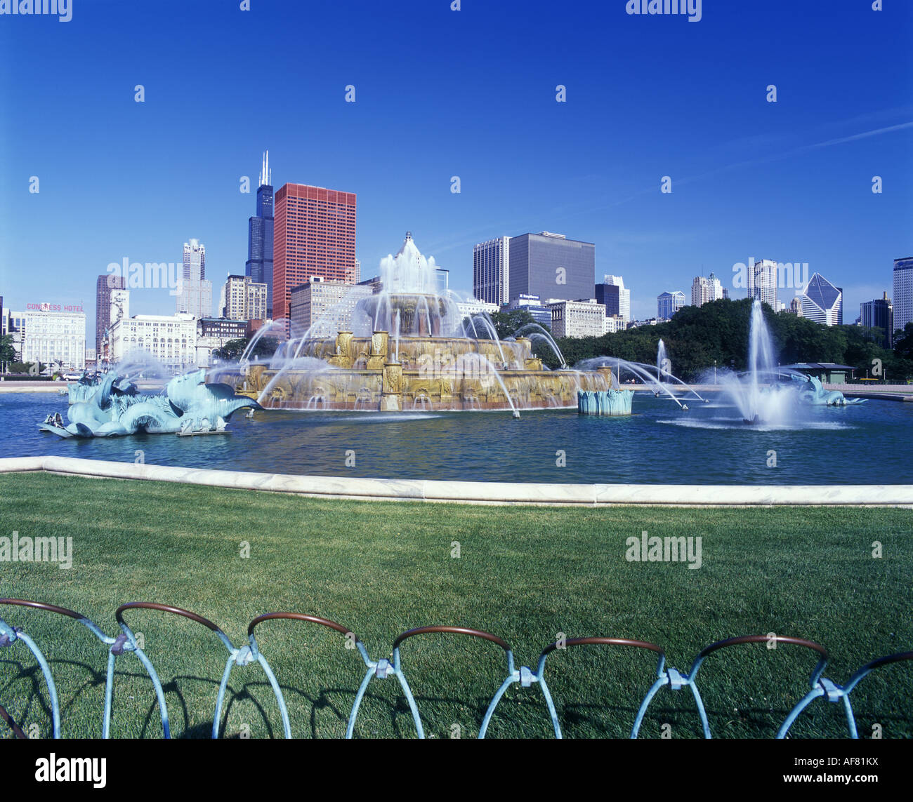 BUCKINGHAM FOUNTAIN (©EDWARD BENNETT / MARCEL LOYAU 1927) GRANT PARK ...