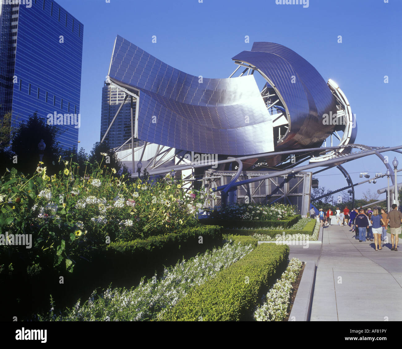 PRITZKER PAVILION (©FRANK GEHRY 2004) MILLENNIUM PARK DOWNTOWN CHICAGO ...