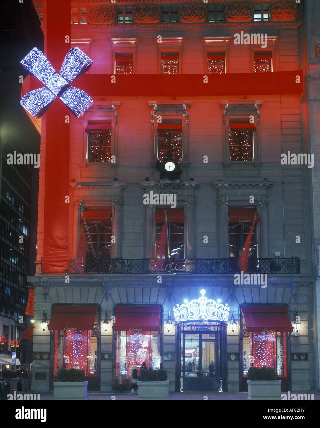 GIANT RED RIBBON CHRISTMAS CARTIER STORE FIFTH AVENUE MANHATTAN NEW ...