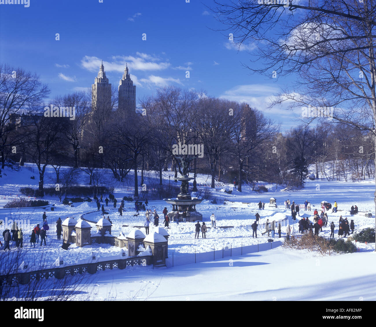 ANGEL OF THE WATERS FOUNTAIN (©EMMA STEBBINS 1868) BETHESDA TERRACE ...