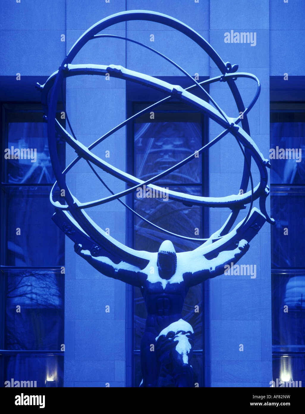 ATLAS STATUE (©LEE LAWRIE 1937) ROCKEFELLER CENTER (©RAYMOND HOOD 1939 ...