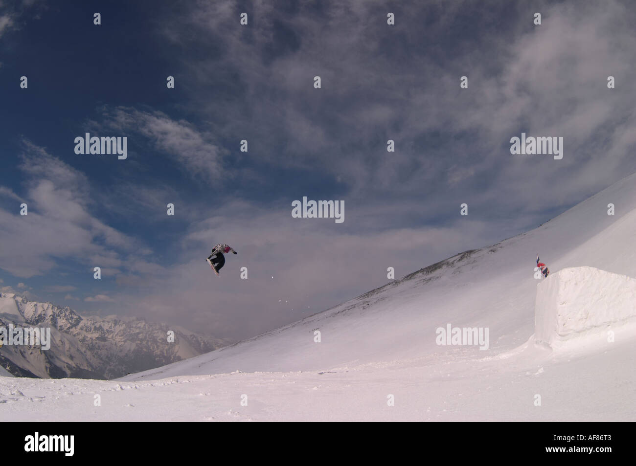 Snowboard snowpark jumping hi-res stock photography and images - Alamy