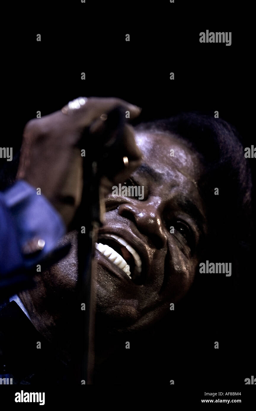 james brown performs in london Stock Photo - Alamy