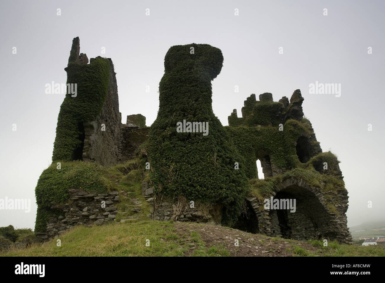 Ballycarbery castle near Cahersiveen, Ring of Kerry, Ireland, Europe ...