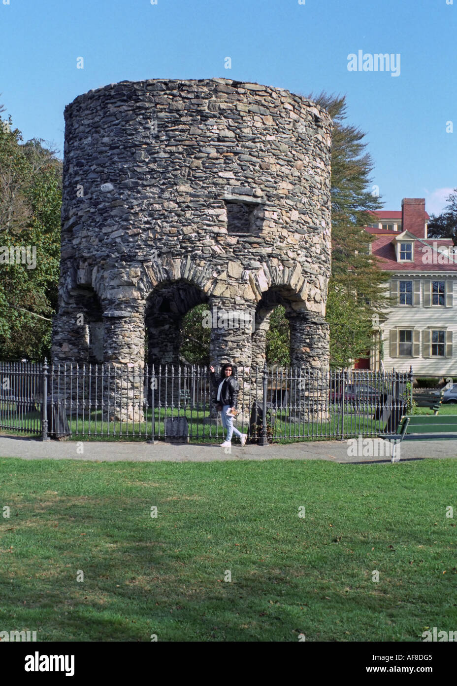 Stone tower newport rhode island hi-res stock photography and images ...