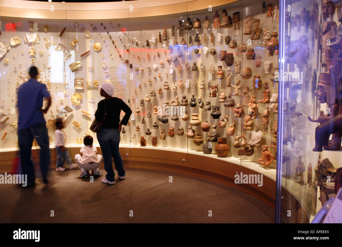 North american indian artifact hi-res stock photography and images - Alamy
