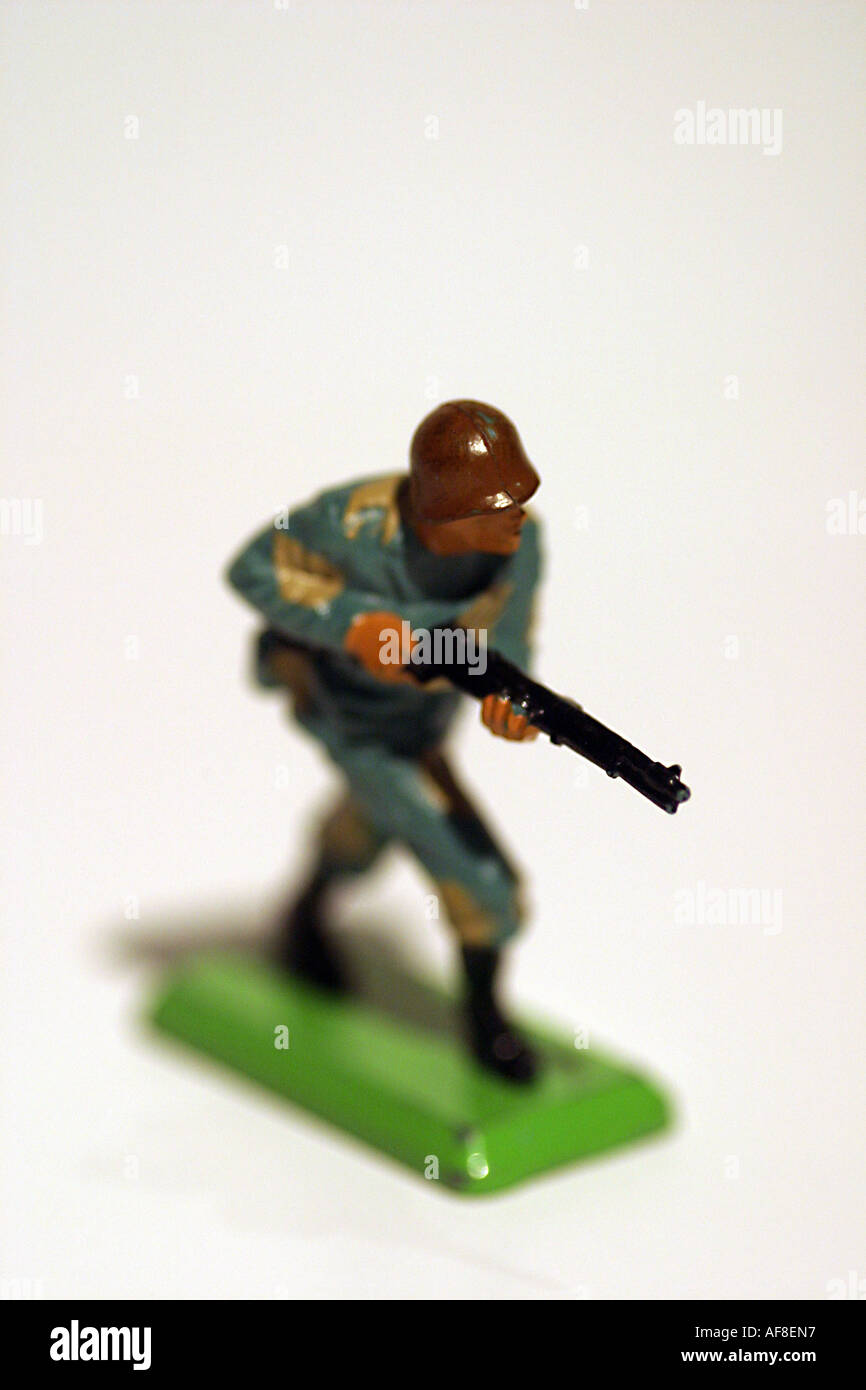 Metal toy soldiers hi-res stock photography and images - Alamy