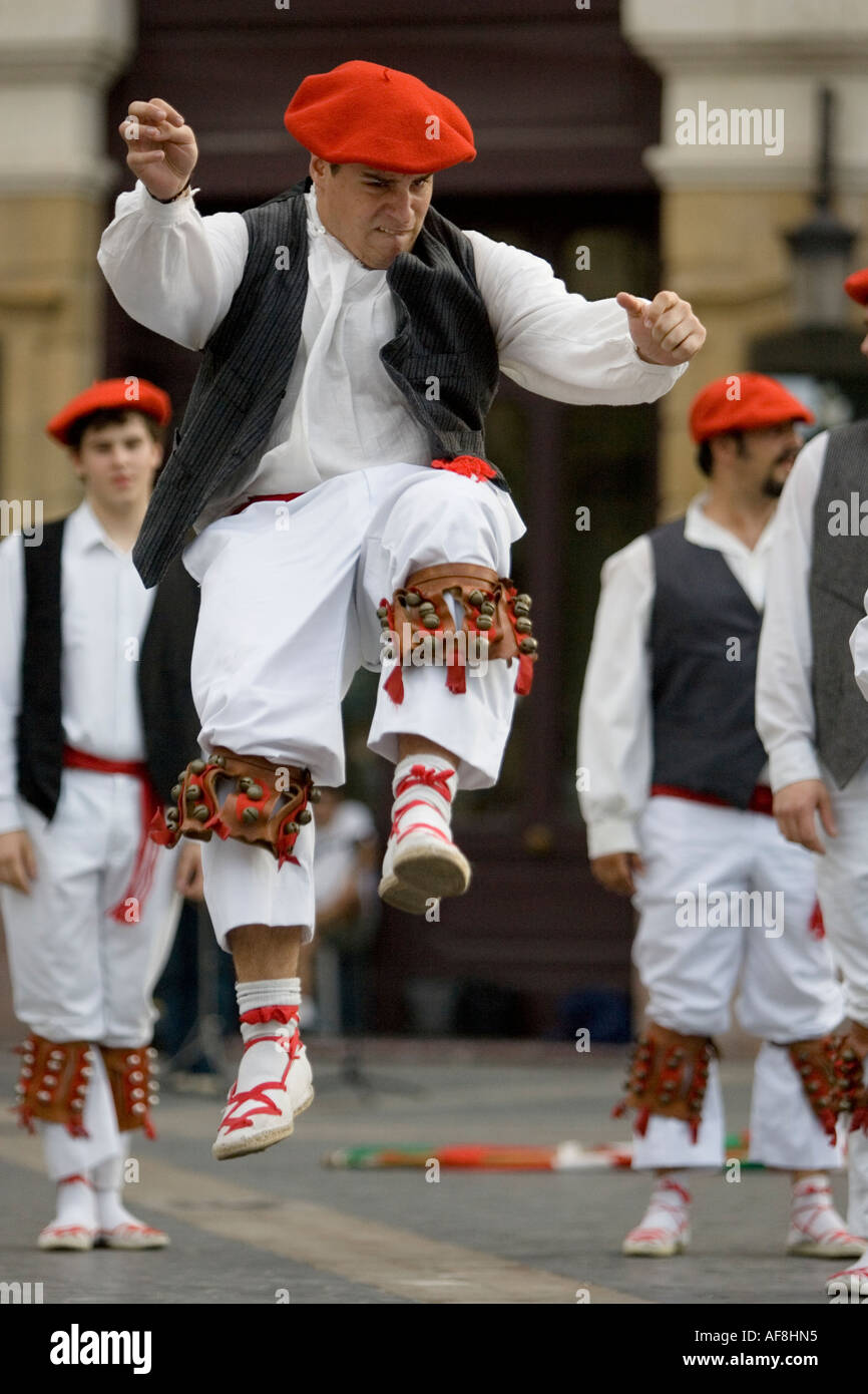 Basque beret spain hi-res stock photography and images - Alamy