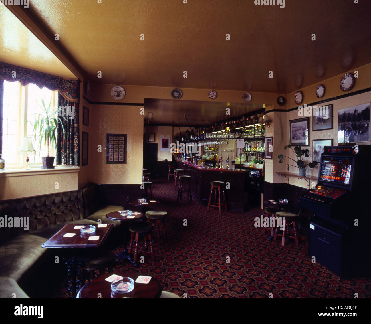Closed pub interior hi-res stock photography and images - Alamy