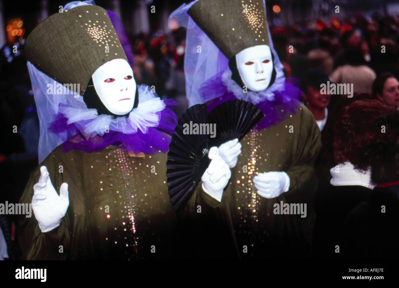 Flamboyant costumes hi-res stock photography and images - Alamy