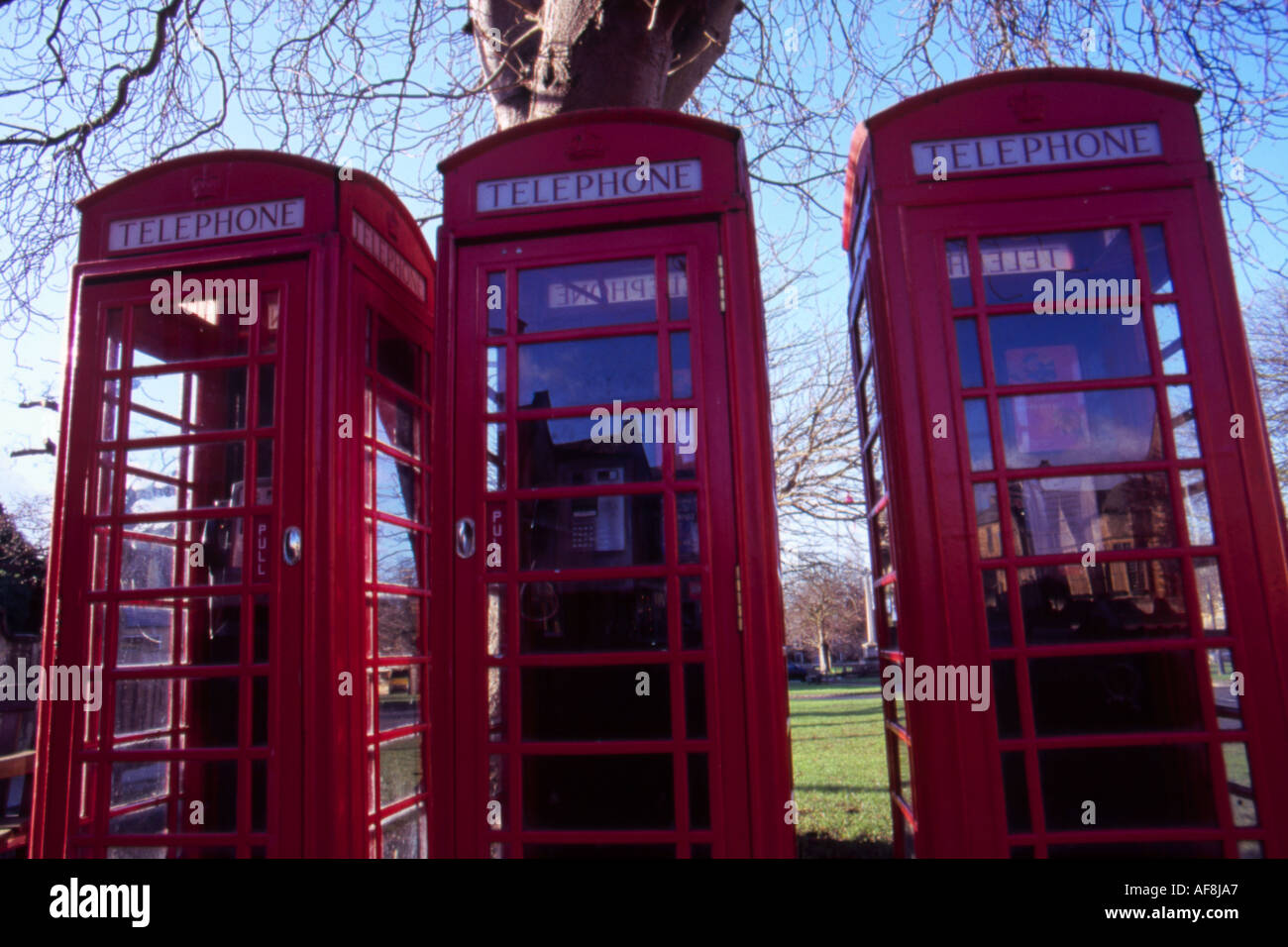 3 red telephone boxes hi-res stock photography and images - Alamy