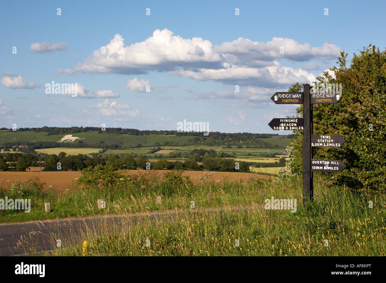 Sign post at start of Ridgeway on Ivanhoe Beacon Stock Photo - Alamy