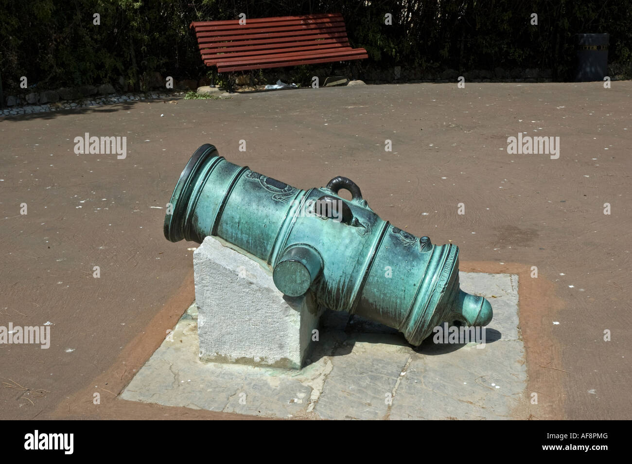 10 inch Mortar at the foot of the Elliot Monument, The Alameda ...