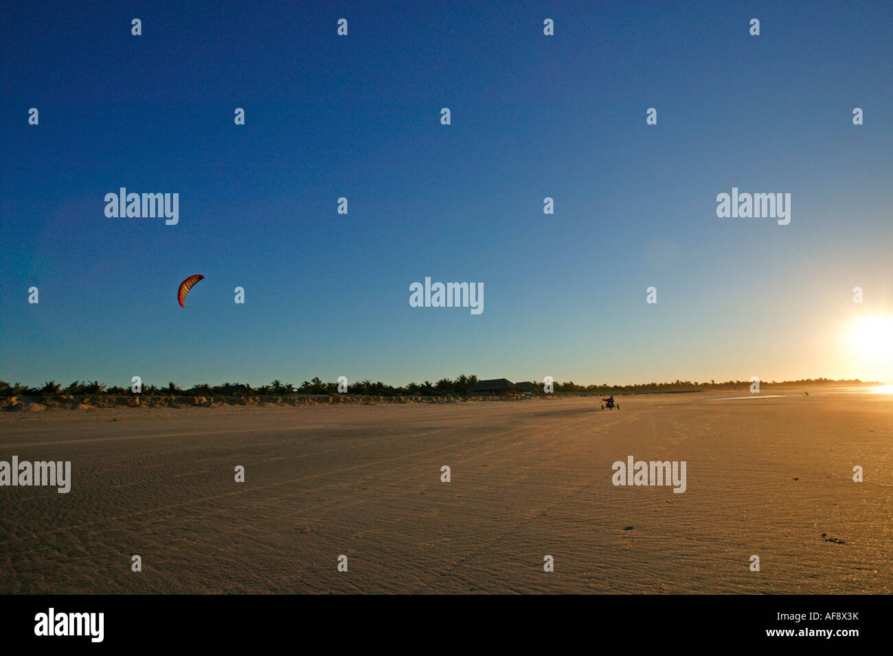 Power kite buggy hi-res stock photography and images - Alamy