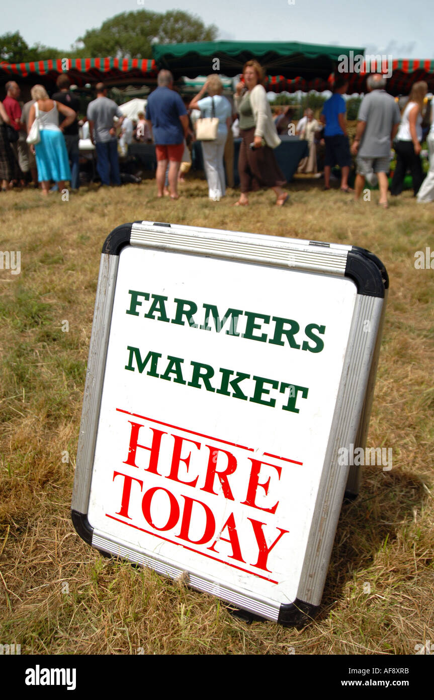 Farmers market sign hi-res stock photography and images - Alamy