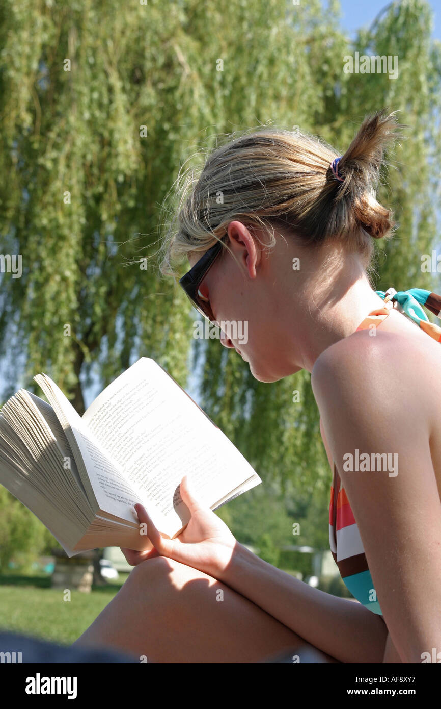 Woman sunbathing garden bikini hi-res stock photography and images - Alamy