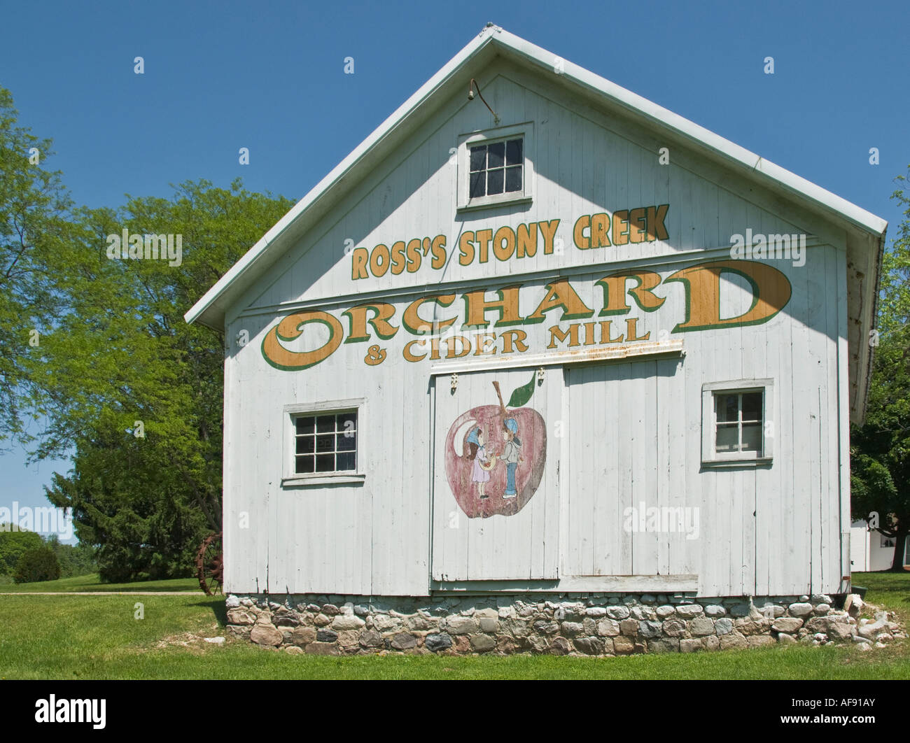Apple cider mill hi-res stock photography and images - Alamy
