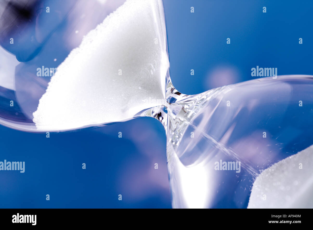 Hourglasses clocks hi-res stock photography and images - Alamy