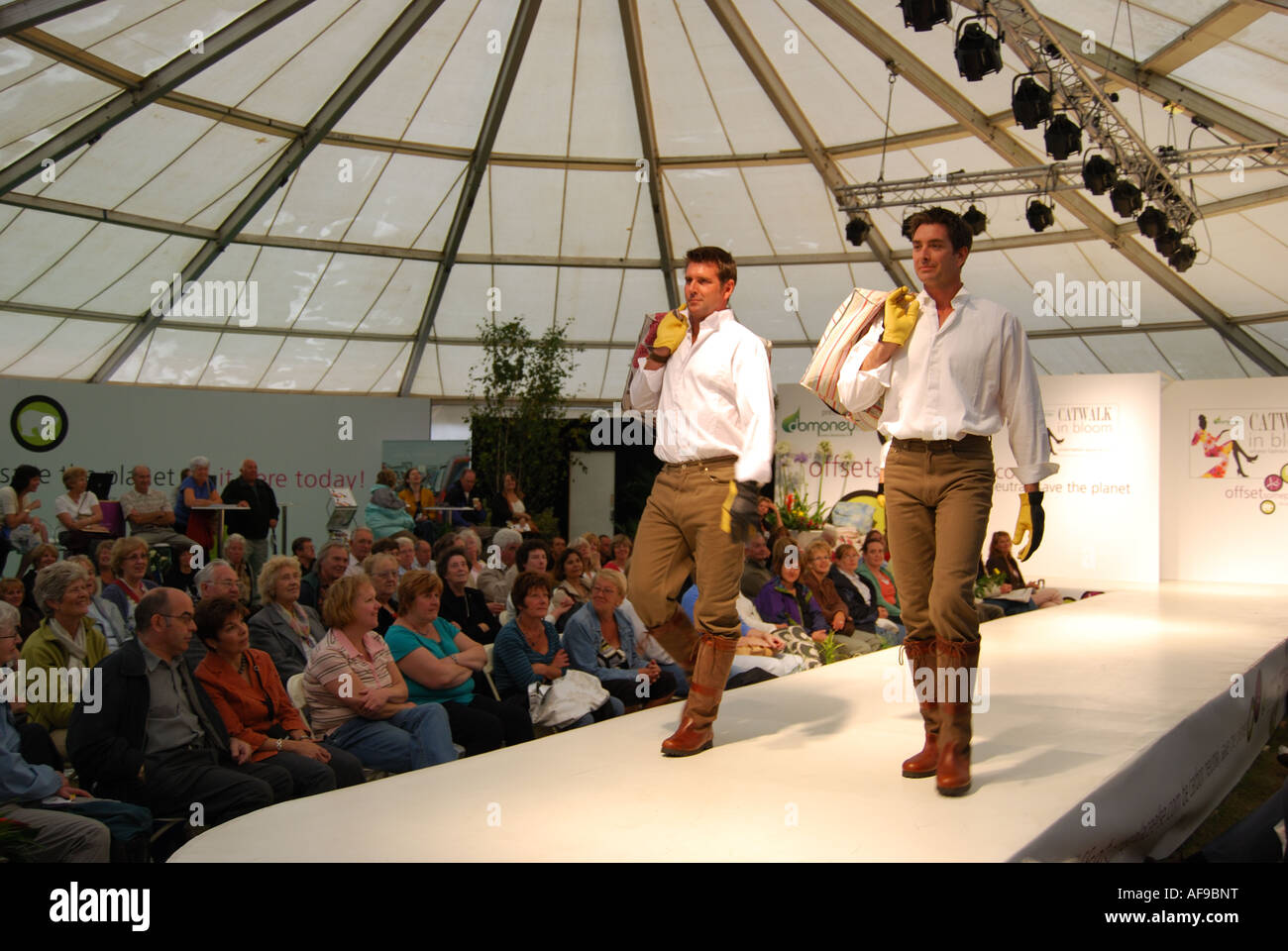 Male model catwalk hi-res stock photography and images - Alamy
