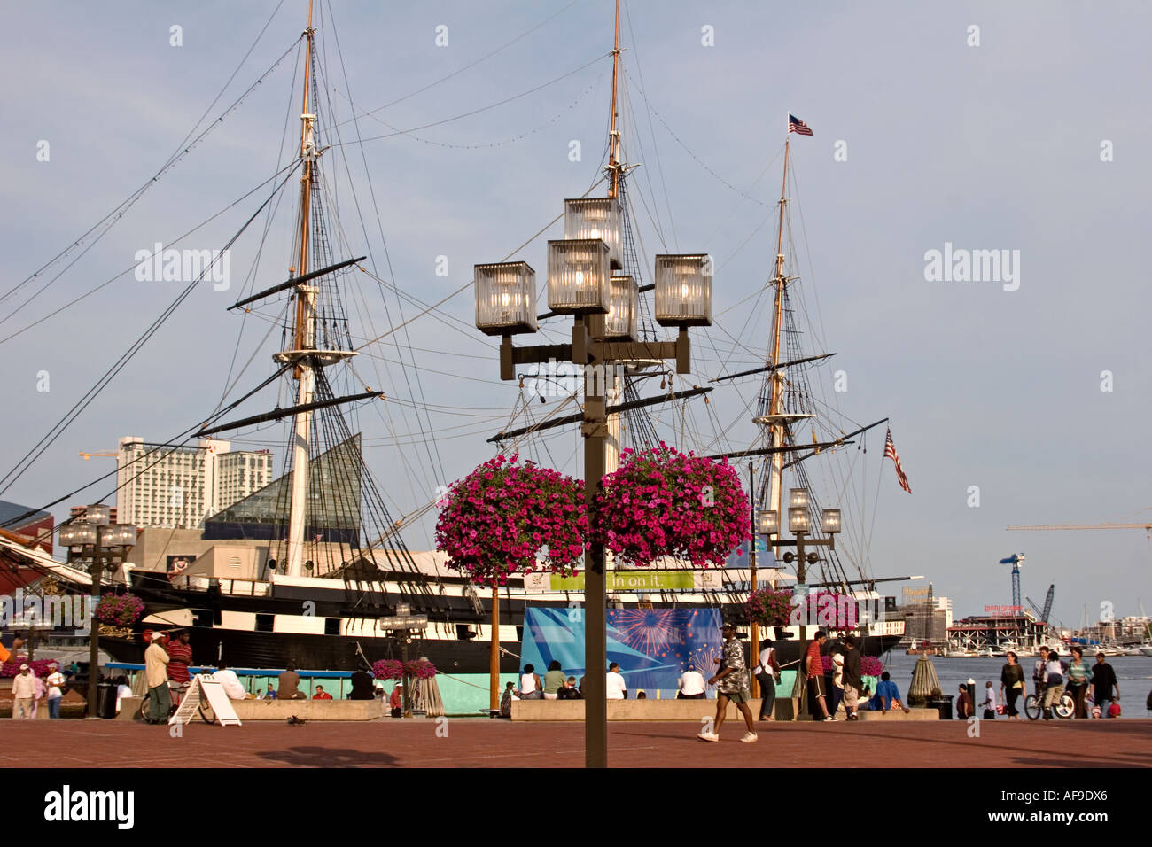 Uss constellation restoration hi-res stock photography and images - Alamy