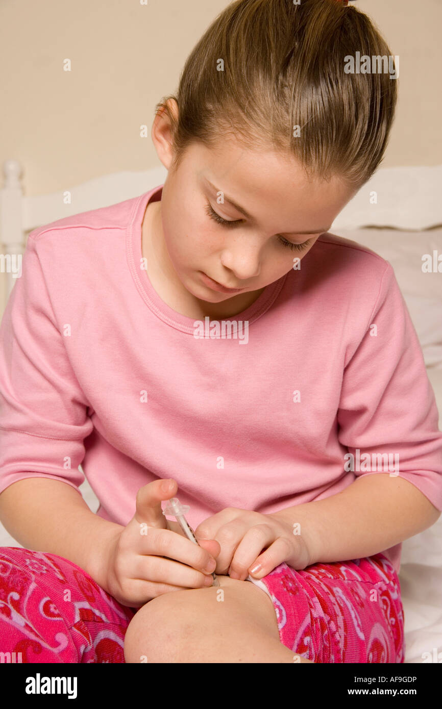 Girl child self insulin injection hi-res stock photography and images ...