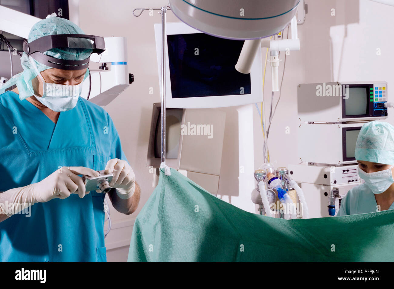 Surgery team at work Stock Photo - Alamy